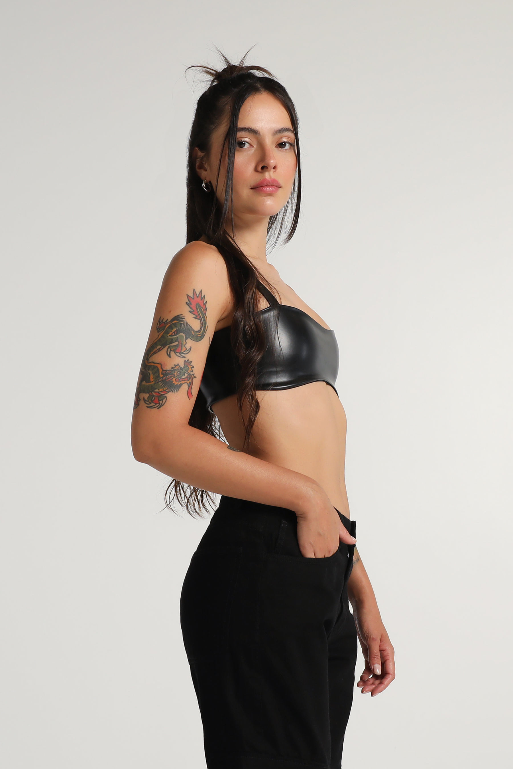 Croptop Negro Básico Bodies y tops para mujer