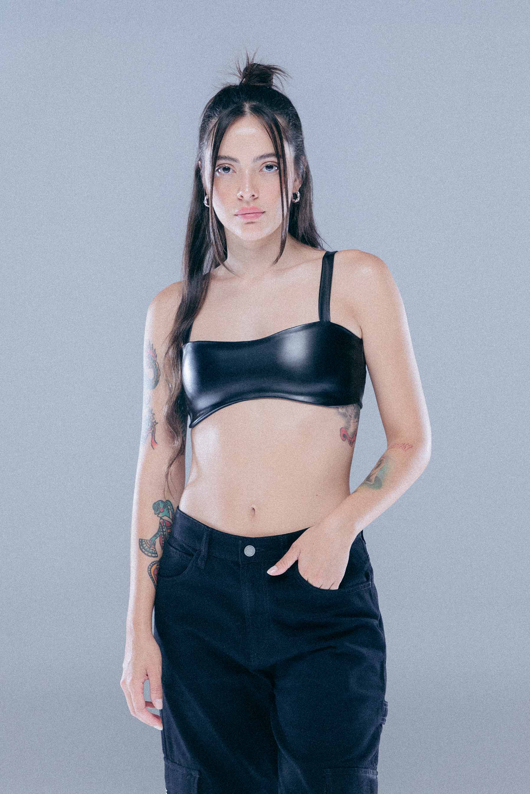 Croptop Negro Básico Bodies y tops para mujer