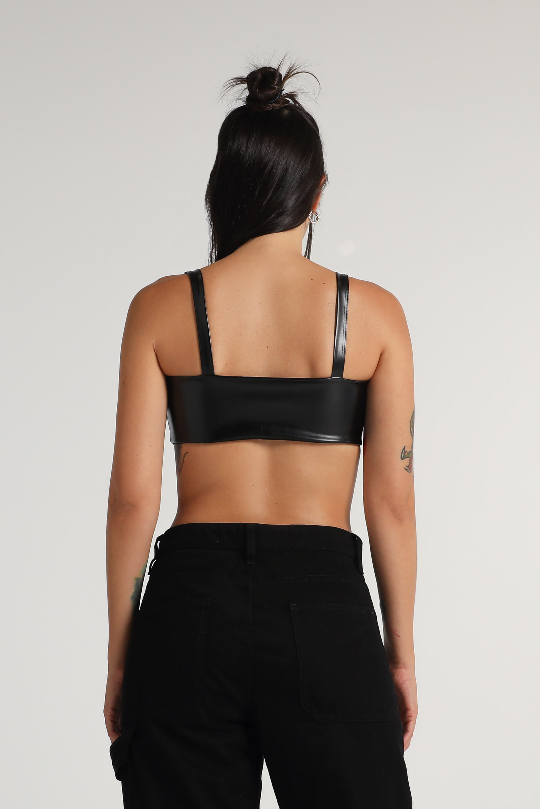 Croptop Negro Básico Bodies y tops para mujer